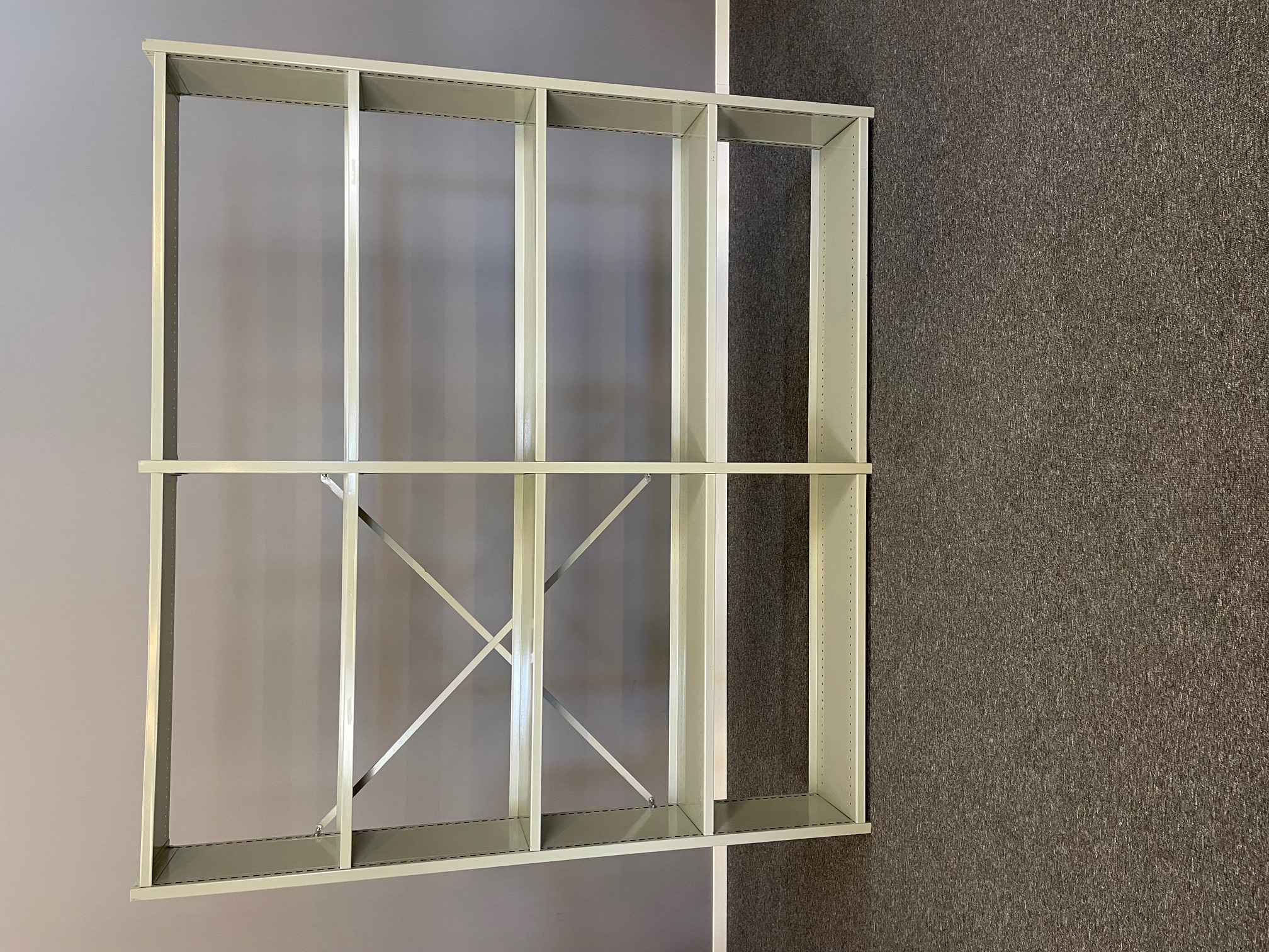 Begagnade lagerhyllor plåt