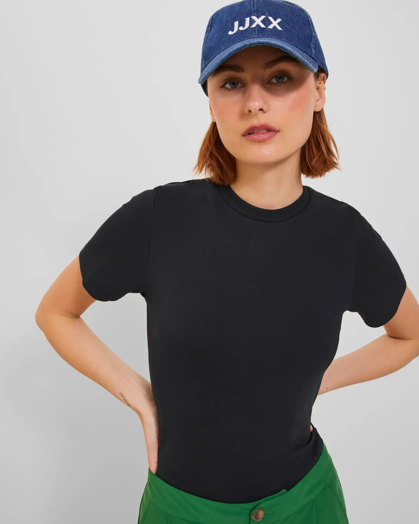 Tight fit rundhalsad T-shirt dam