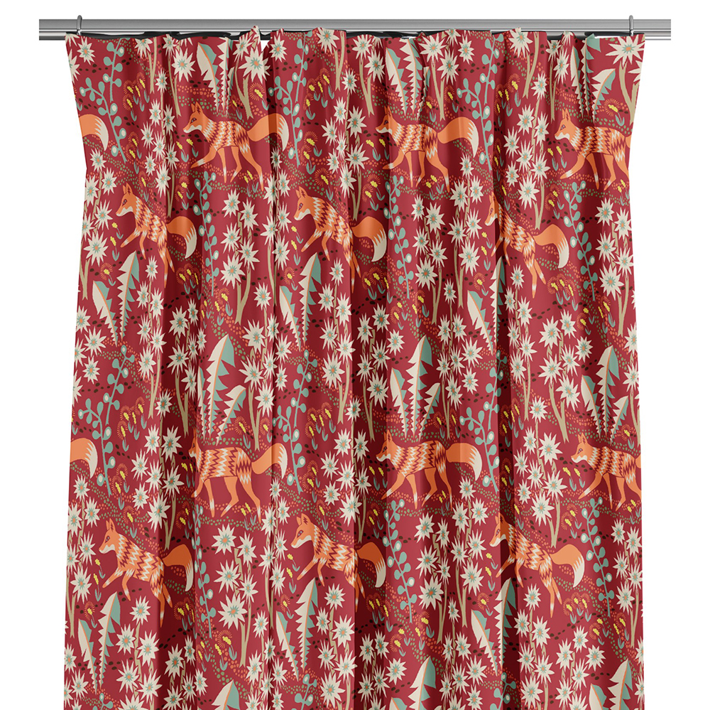 Stjärnspeja röd mönstrade gardiner - Nordisktextil.se