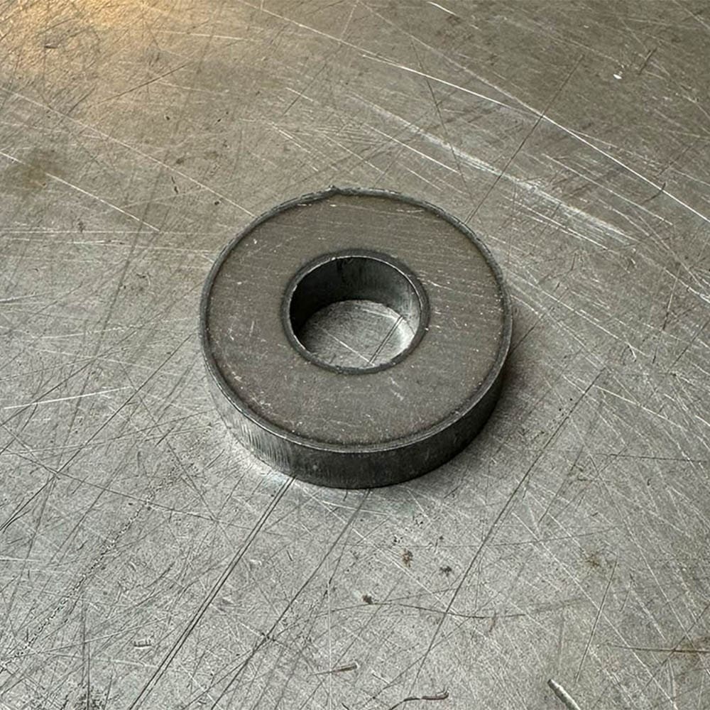 Distans 16 mm-hål till släntklippare